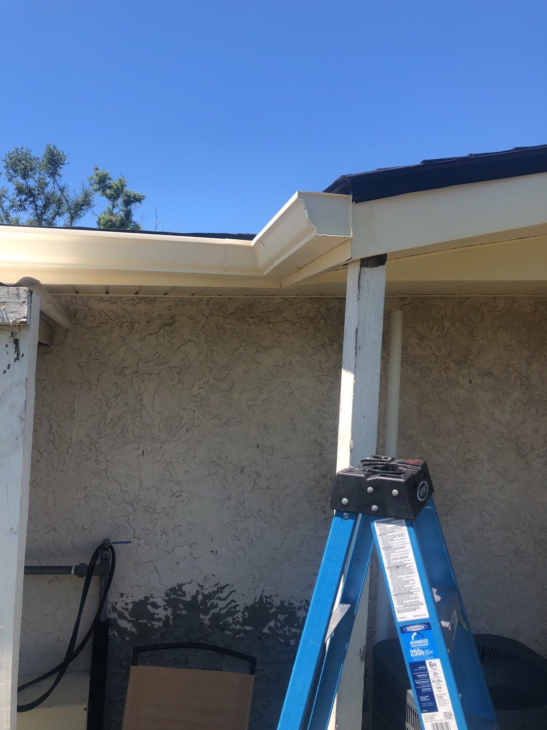 Install Seamless Gutter In Panama City, FL 32404 - Panama City Gutter