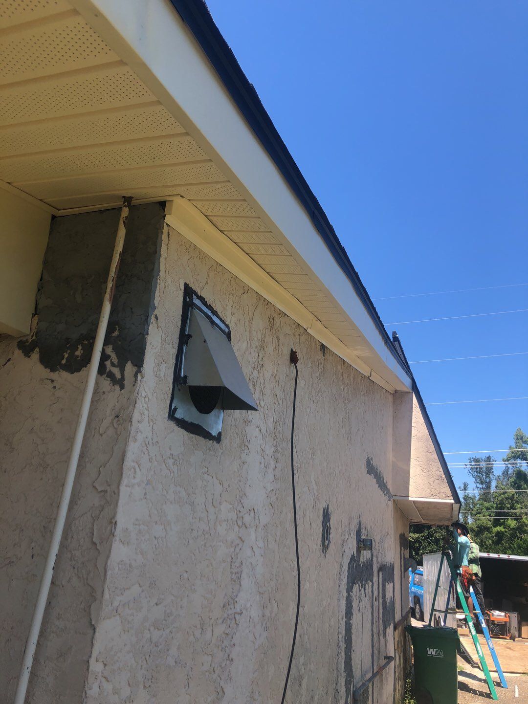 Install Seamless Gutter In Panama City, FL 32404 - Panama City Gutter